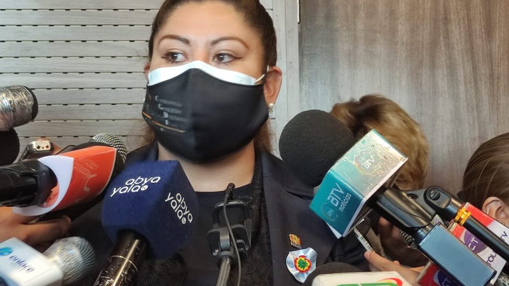 Diputada del MAS asegura que verifican la salud de Camacho