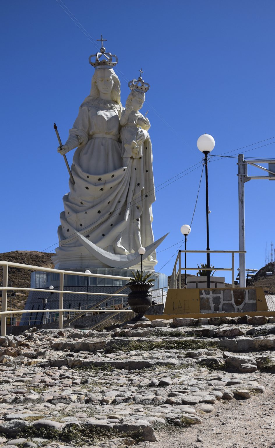 La majestuosidad del monumento a la Virgen del Socavón: un lugar ...