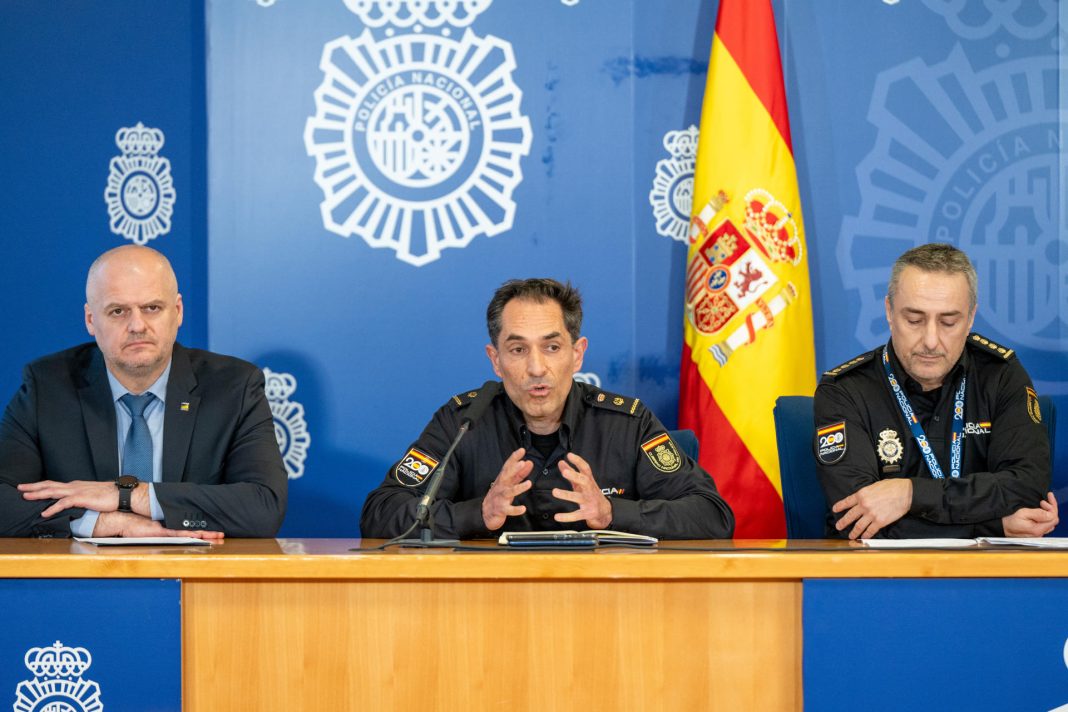 Jóvenes españoles ceden identidad por 400 euros para estafas deportivas ...