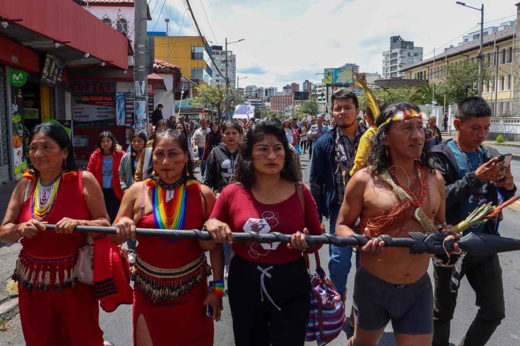 Indígenas de Ecuador exigen consulta previa ante nuevas concesiones ...