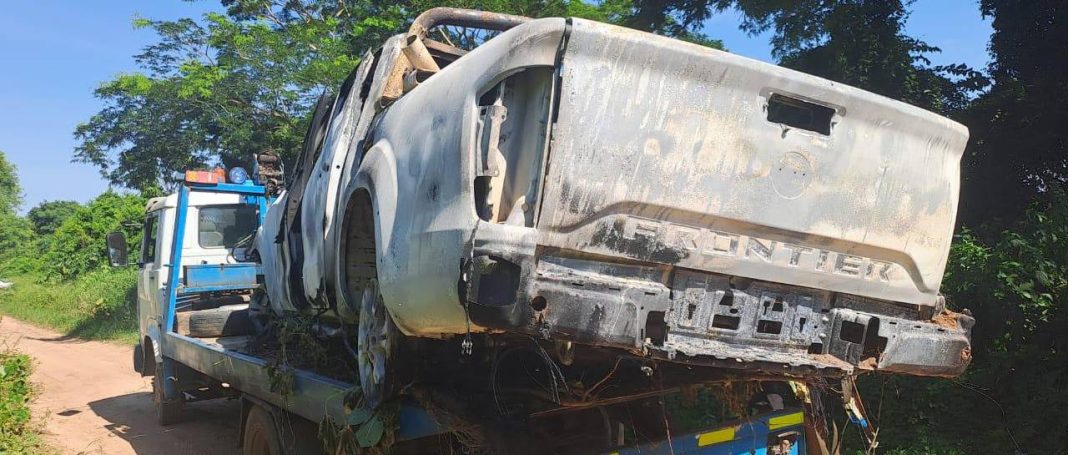 Hallan tres cuerpos carbonizados en una camioneta calcinada en Santa Cruz - Periódico La Patria