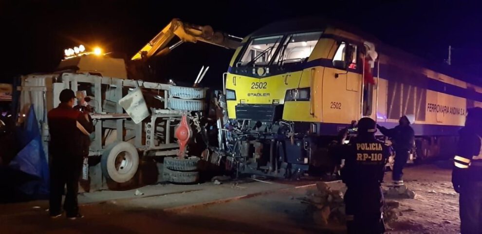 Tren se lleva por delante a un camión - La Patria 3.0 | Periódico ...