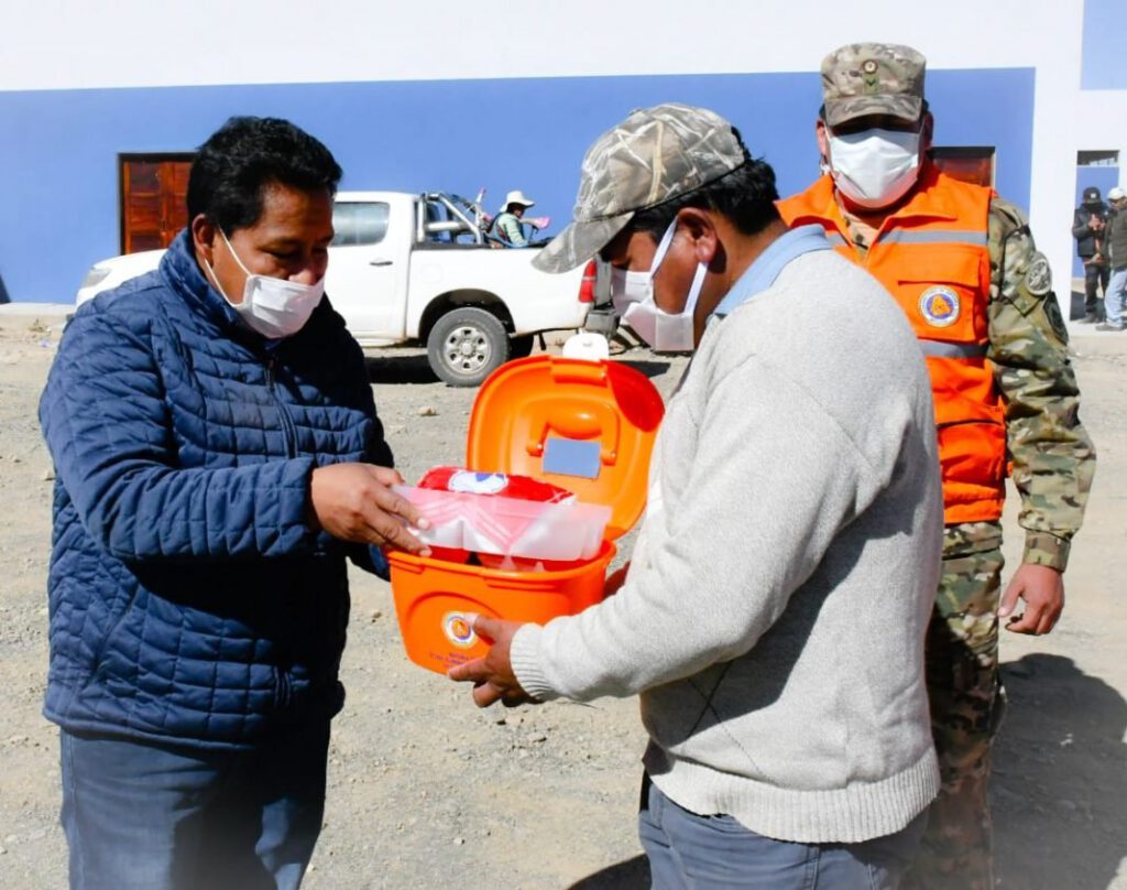 Zenón Pizarro entregó alimentos, tanques de agua y otros insumos a ...