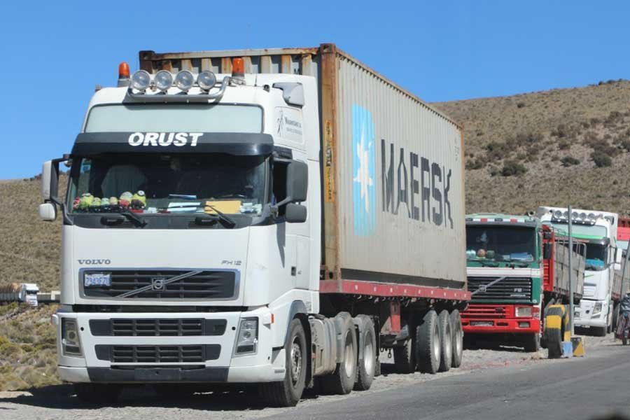 Por cinco días, al menos 500 camiones esperan cruzar la frontera con ...