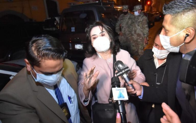 Aprehenden a la hermana de Samuel Doria Medina en el aeropuerto de ...