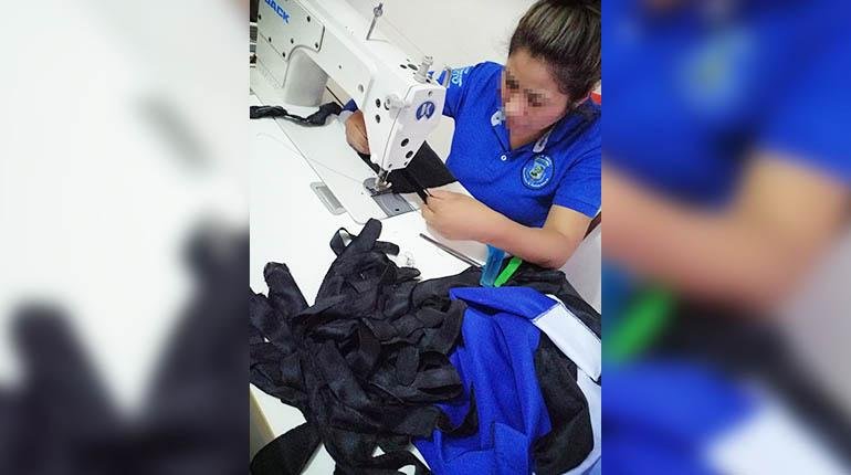 Denuncian a la alcaldesa de Vinto por confeccionar banderas del MAS ...